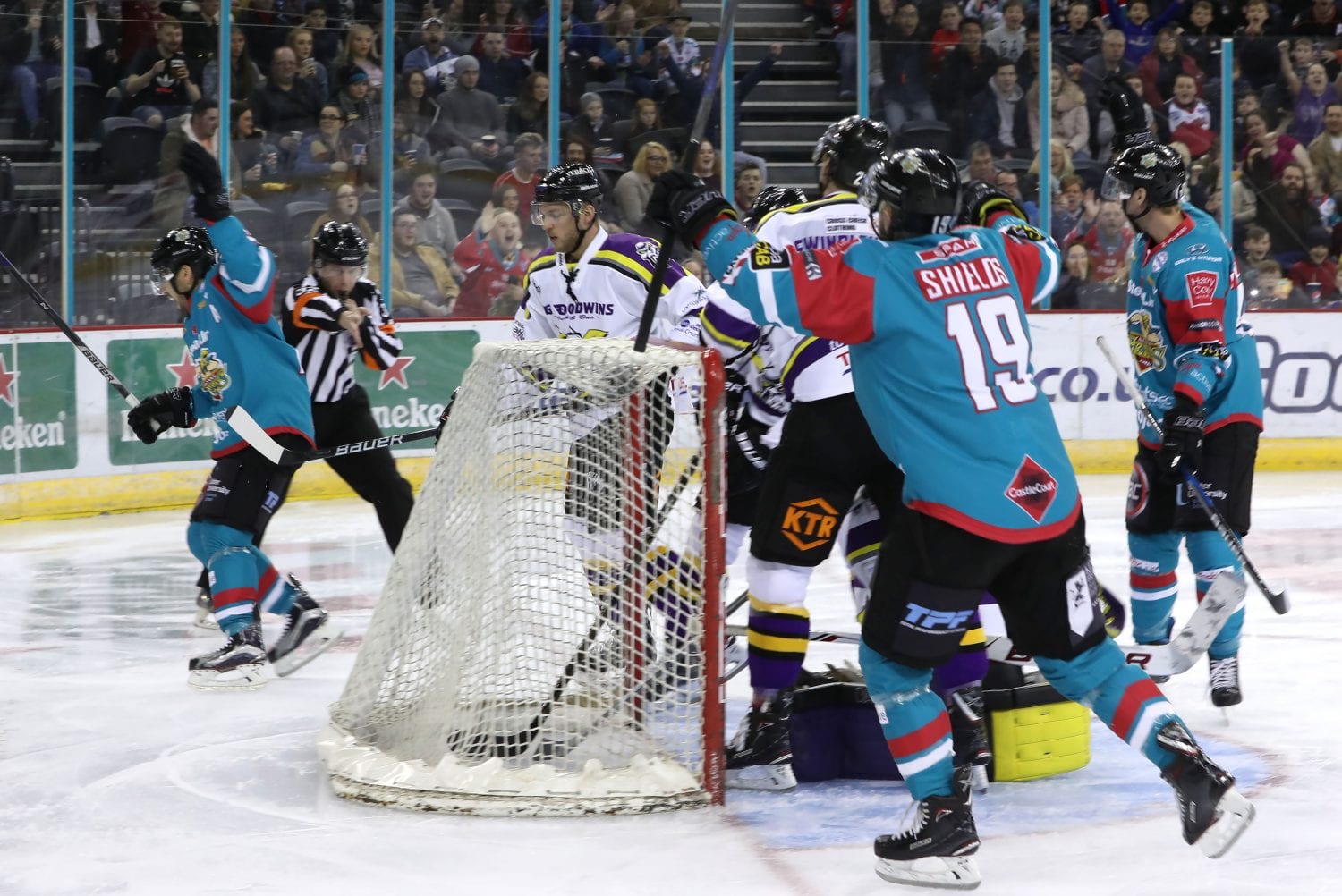 Giants storm to nine goal victory over league leaders | British Ice Hockey