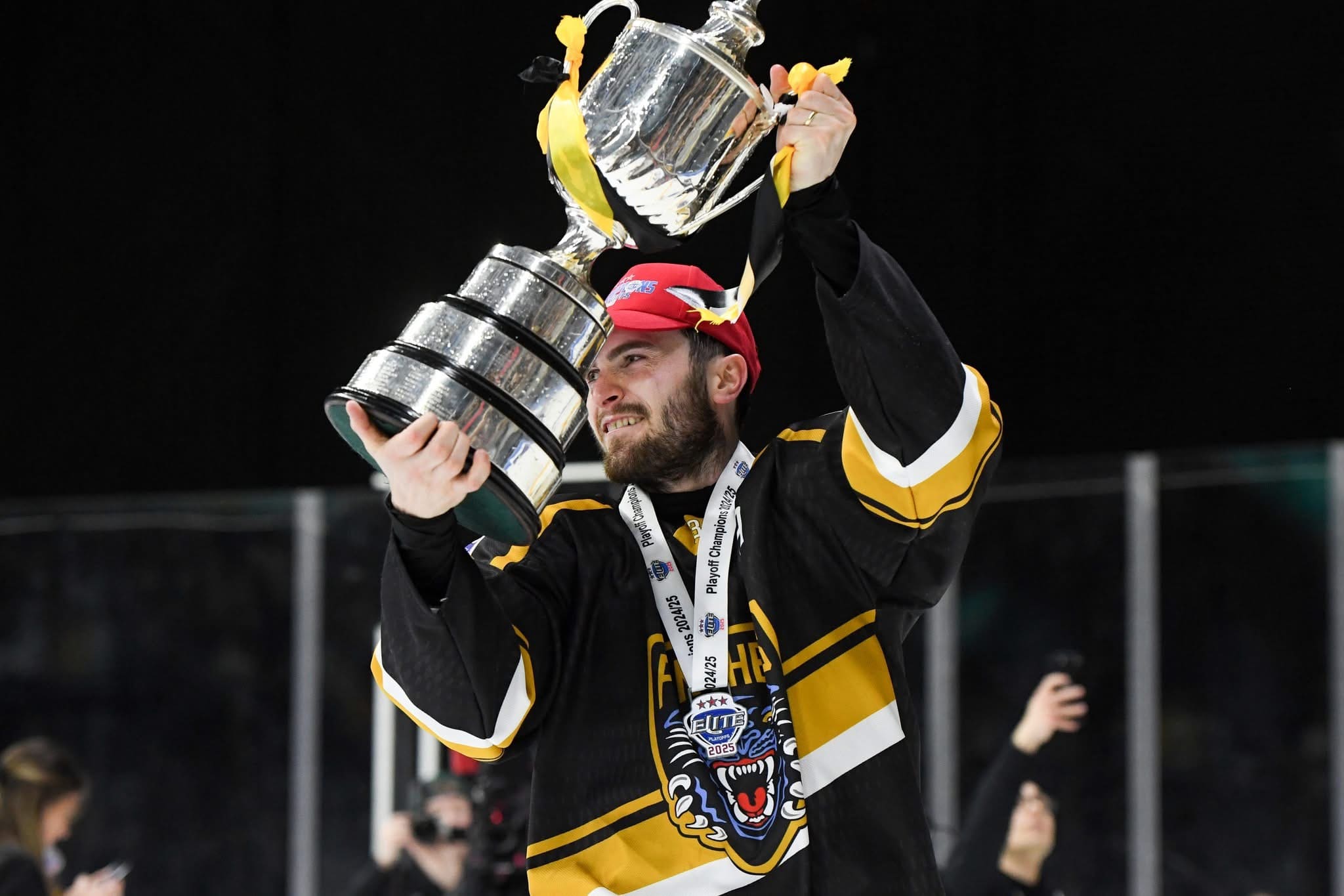 Glasgow Clan swoop for former Panthers forward Hugo Roy